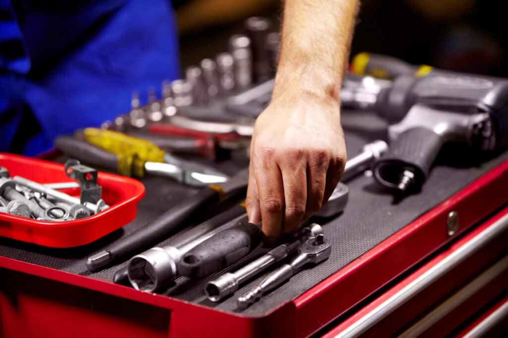 15 outils indispensables aux amateurs de voitures - Holts Auto French