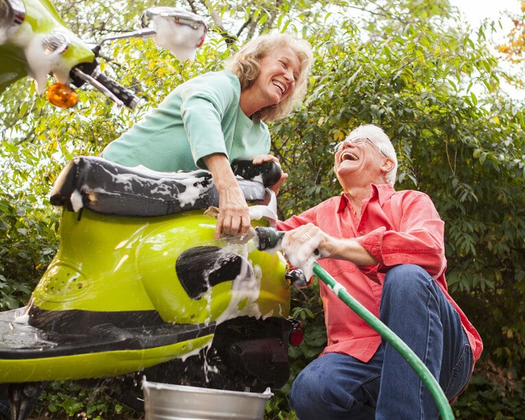 Comment nettoyer une moto - Holts Auto French